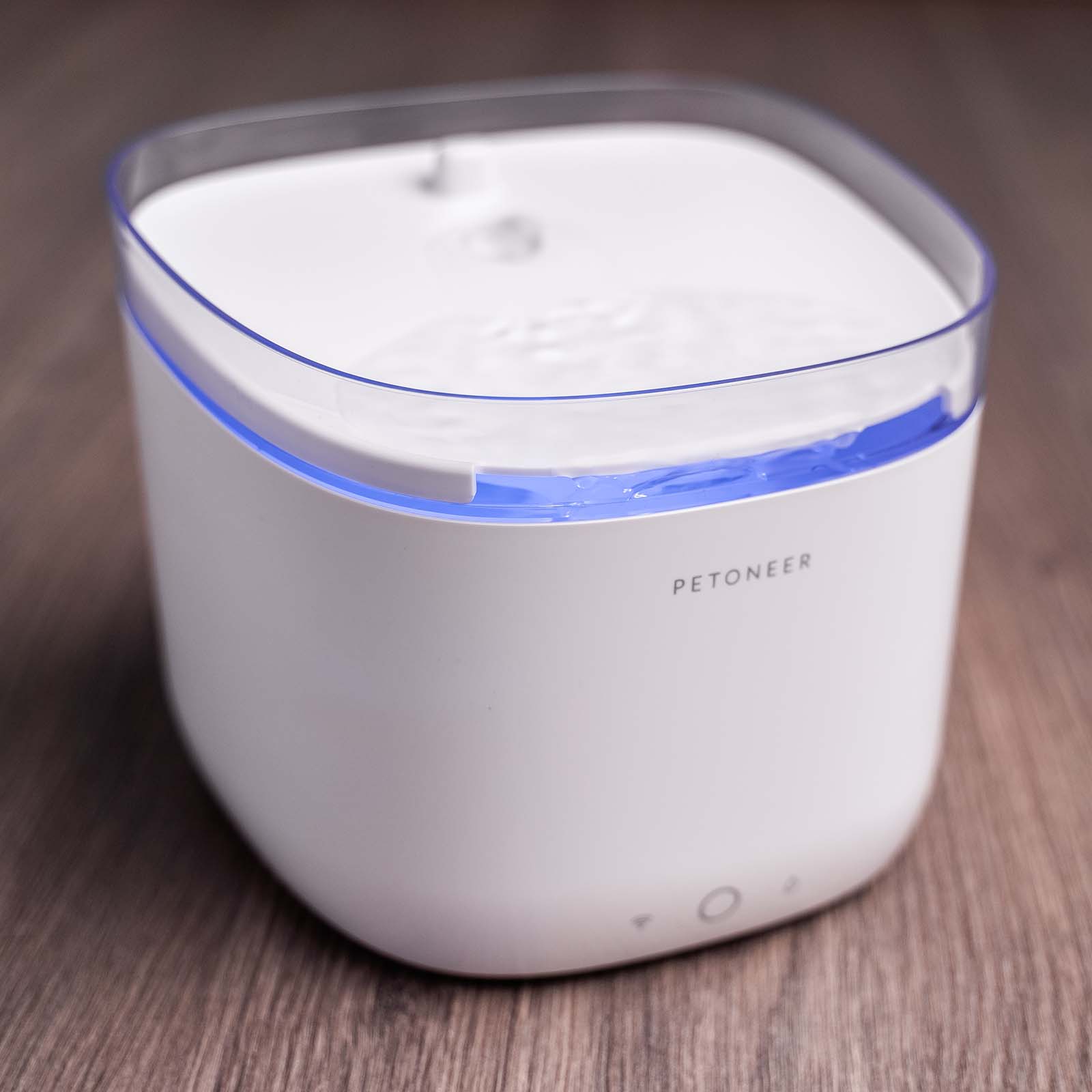 Купить Умная поилка-фонтан c Wi-Fi для кошек и собак Petoneer Fresco ...